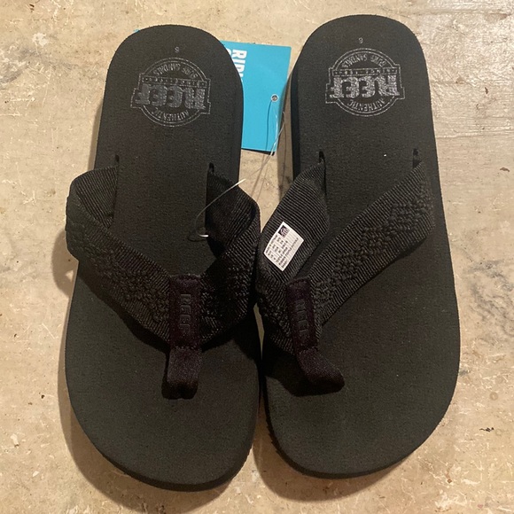 Reef | Shoes | Reef Black Sandy Sandals | Poshmark